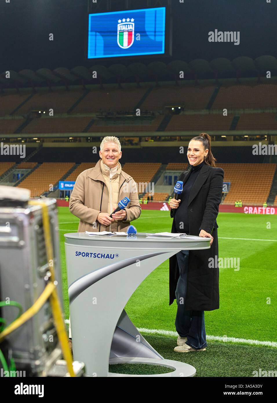 Esther Sedlaczek, presenter ARD Sport Moderatorin, Sportmoderatorin ...