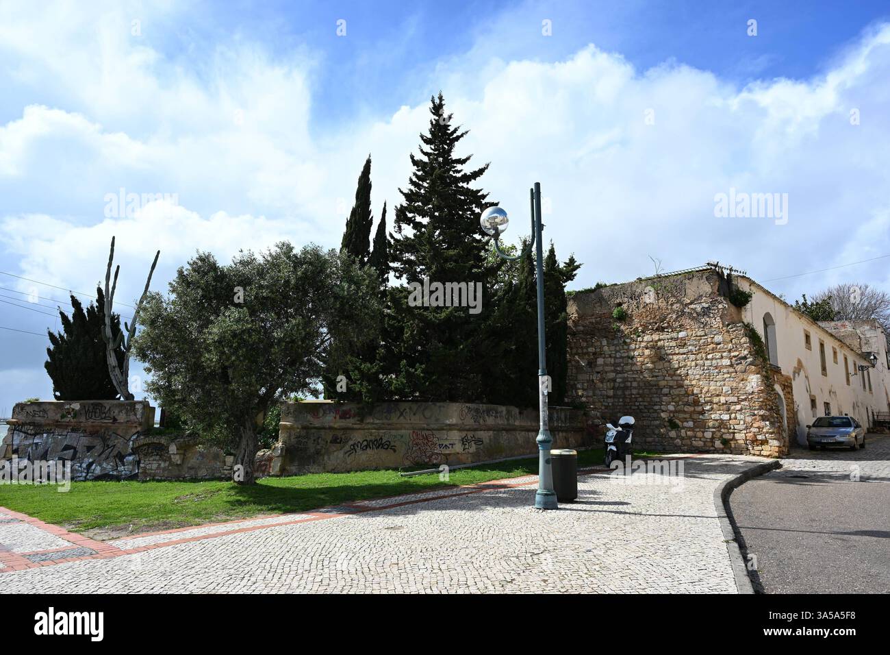 Bild zeigt: Stadtrundgang in Faro, Burganlage, 08.03.2025, Faro, Reise ...