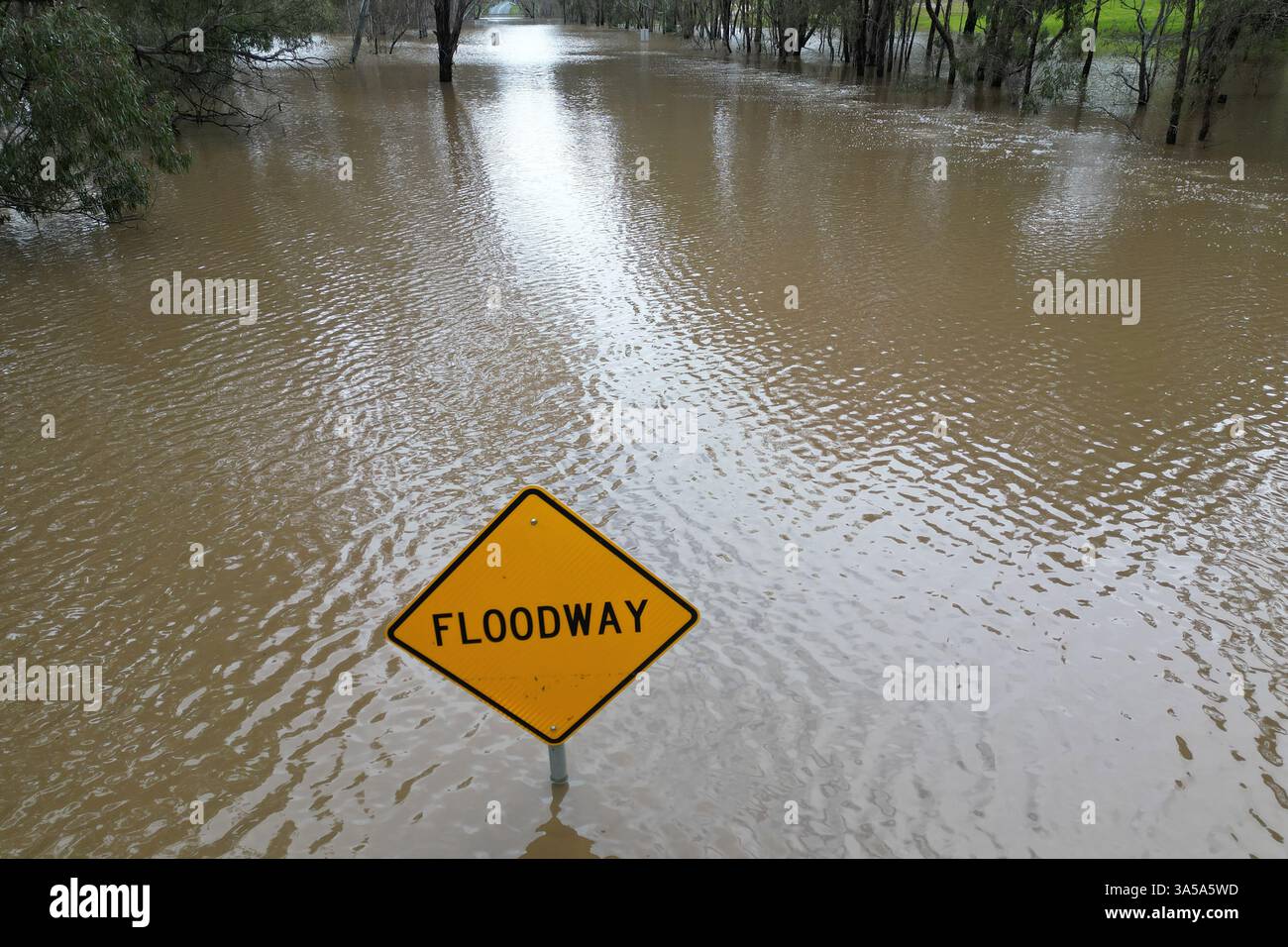 Flooding Mitchell Street, Axedale village, Campaspe River burst its ...