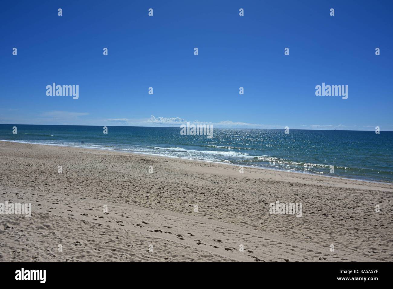 Bild zeigt: Naturpark Ria Formosa in Faro, Strand Quinta do Lago , Sand ...