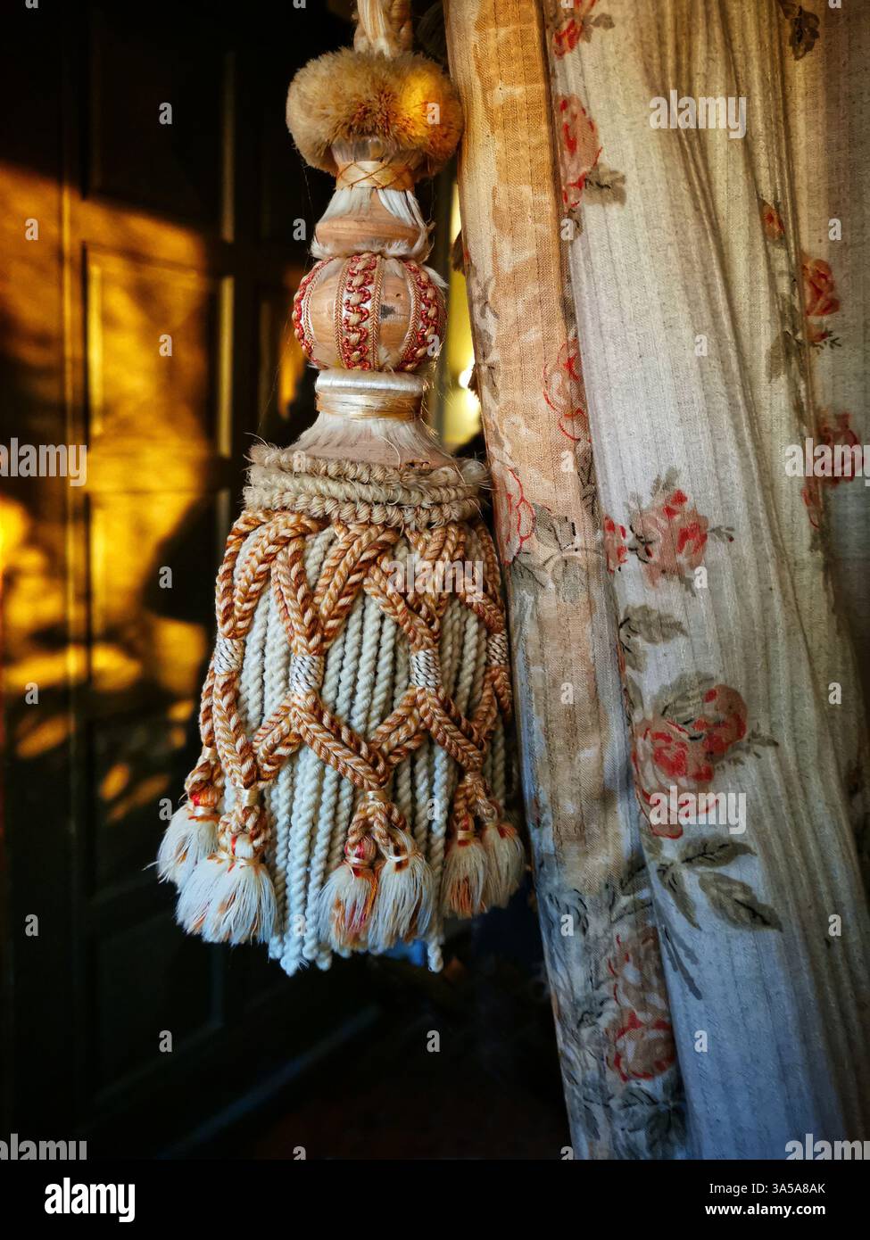 Drapery interior design smartphone stock photos and images - Alamy