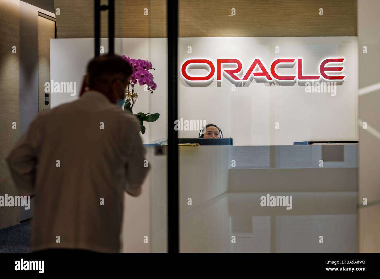 Oracle cloud image hi-res stock photography and images - Alamy