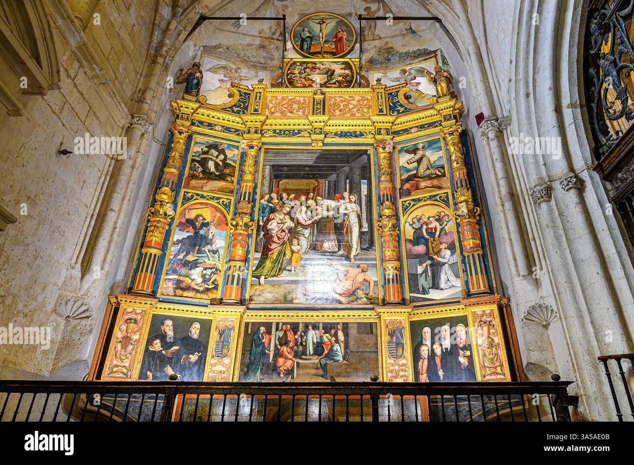 Medieval altar in the interior of the Seville Cathedral Stock Photo - Alamy
