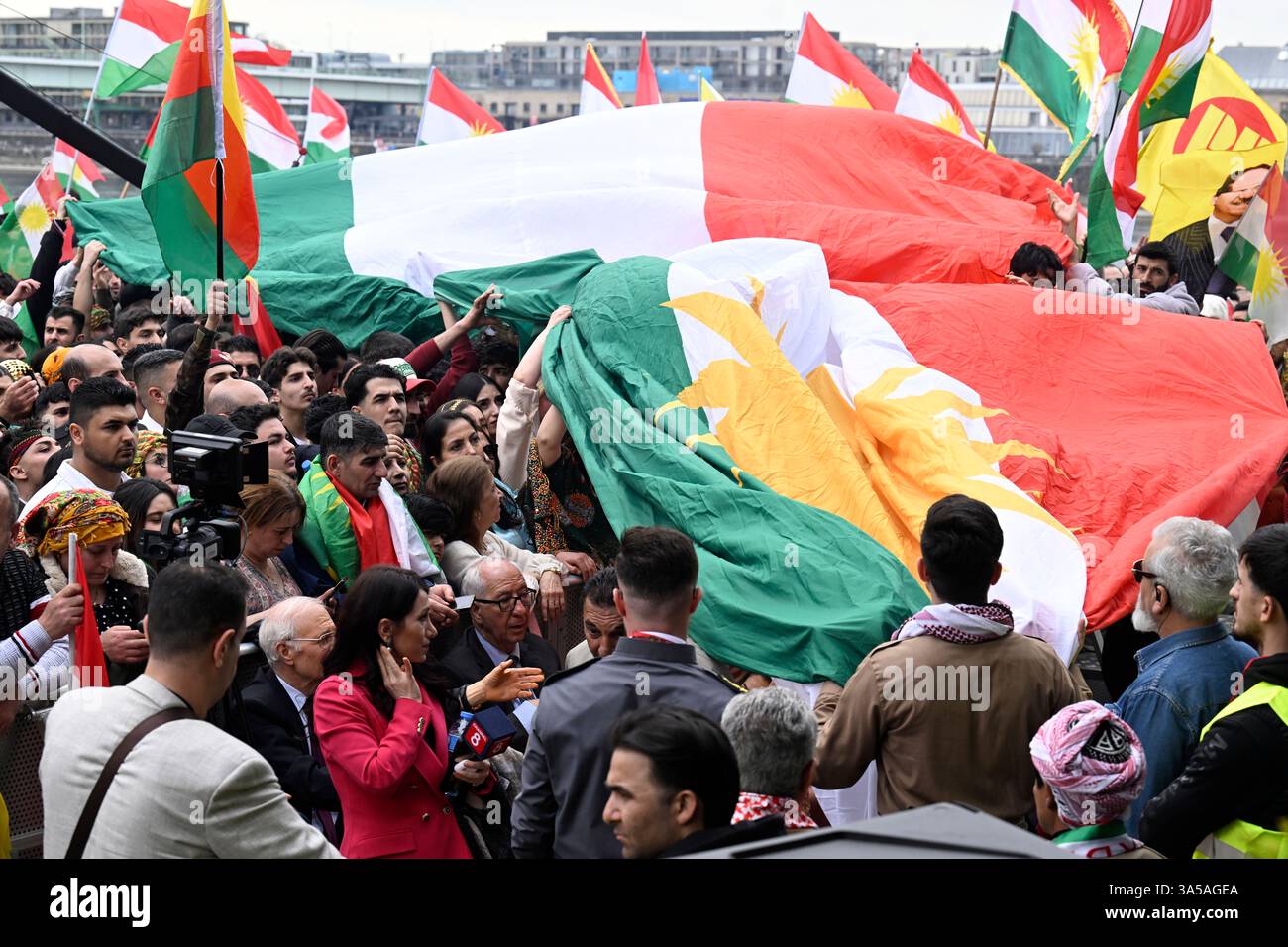 22 March 2025, North Rhine-Westphalia, Cologne: Kurds celebrate the ...