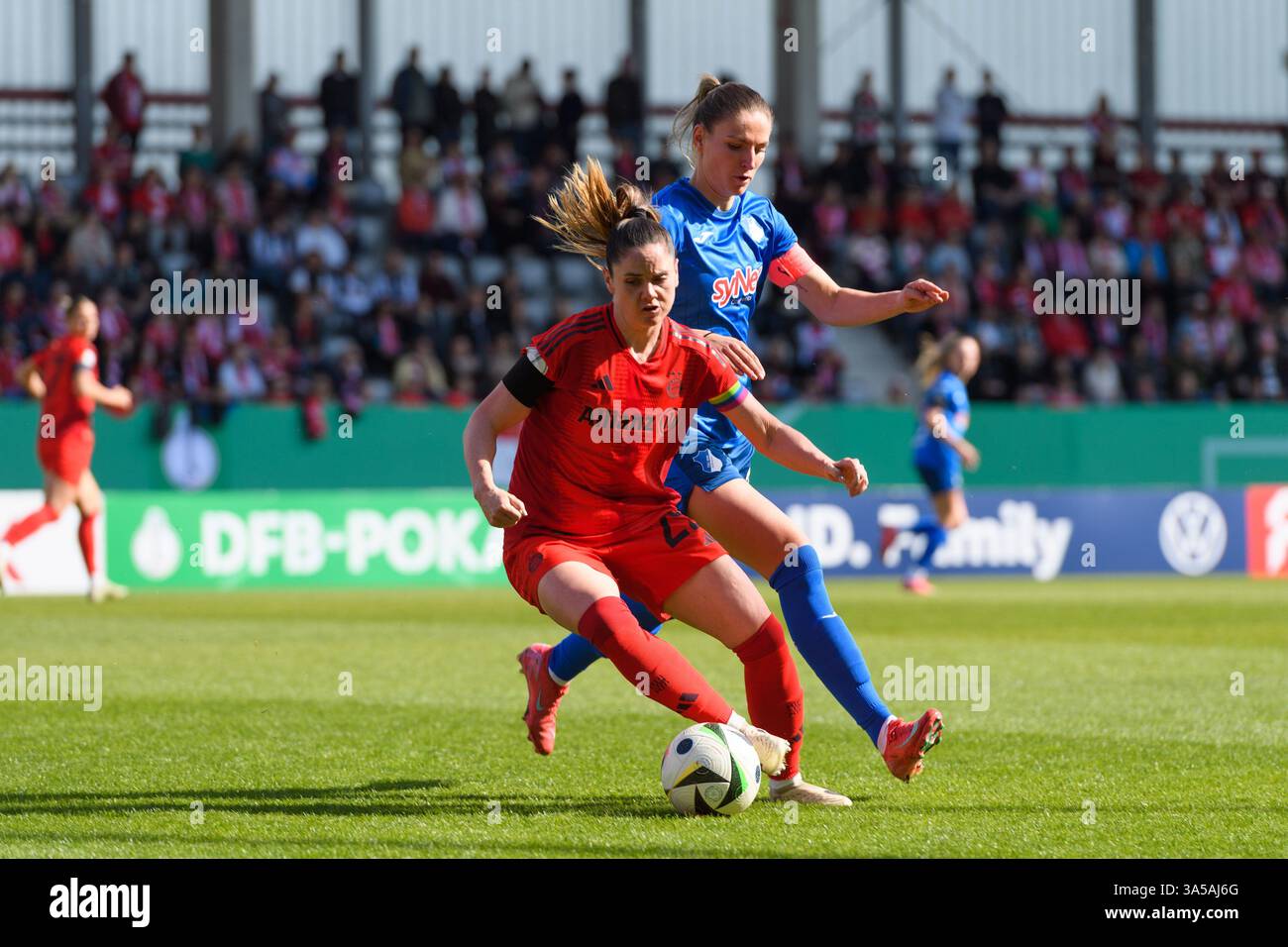 Sarah Zadrazil (25 FC Bayern Munich) and Melissa Koessler (25 TSG ...