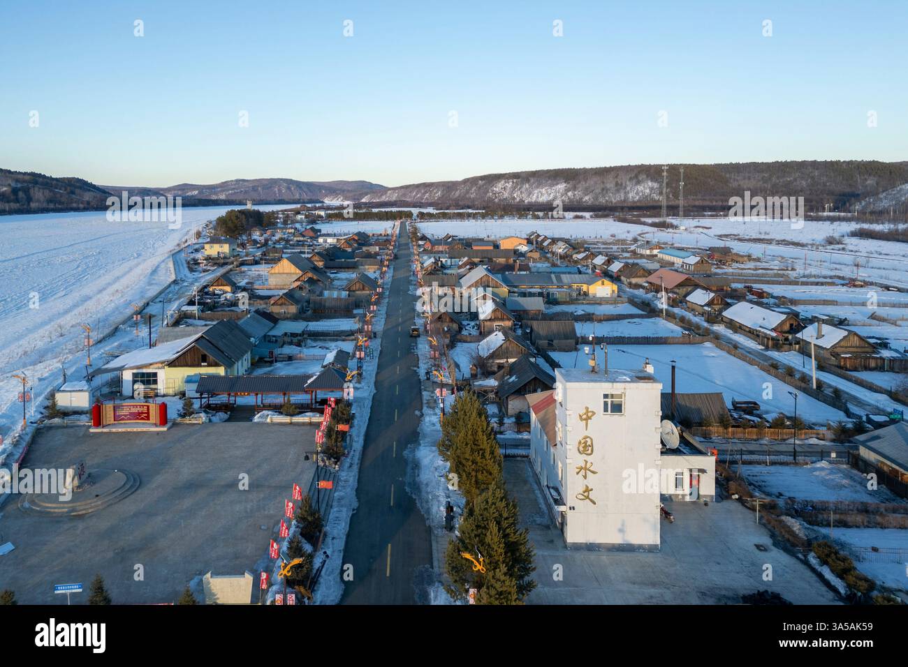 (250322) -- MOHE, March 22, 2025 (Xinhua) -- This aerial drone photo ...