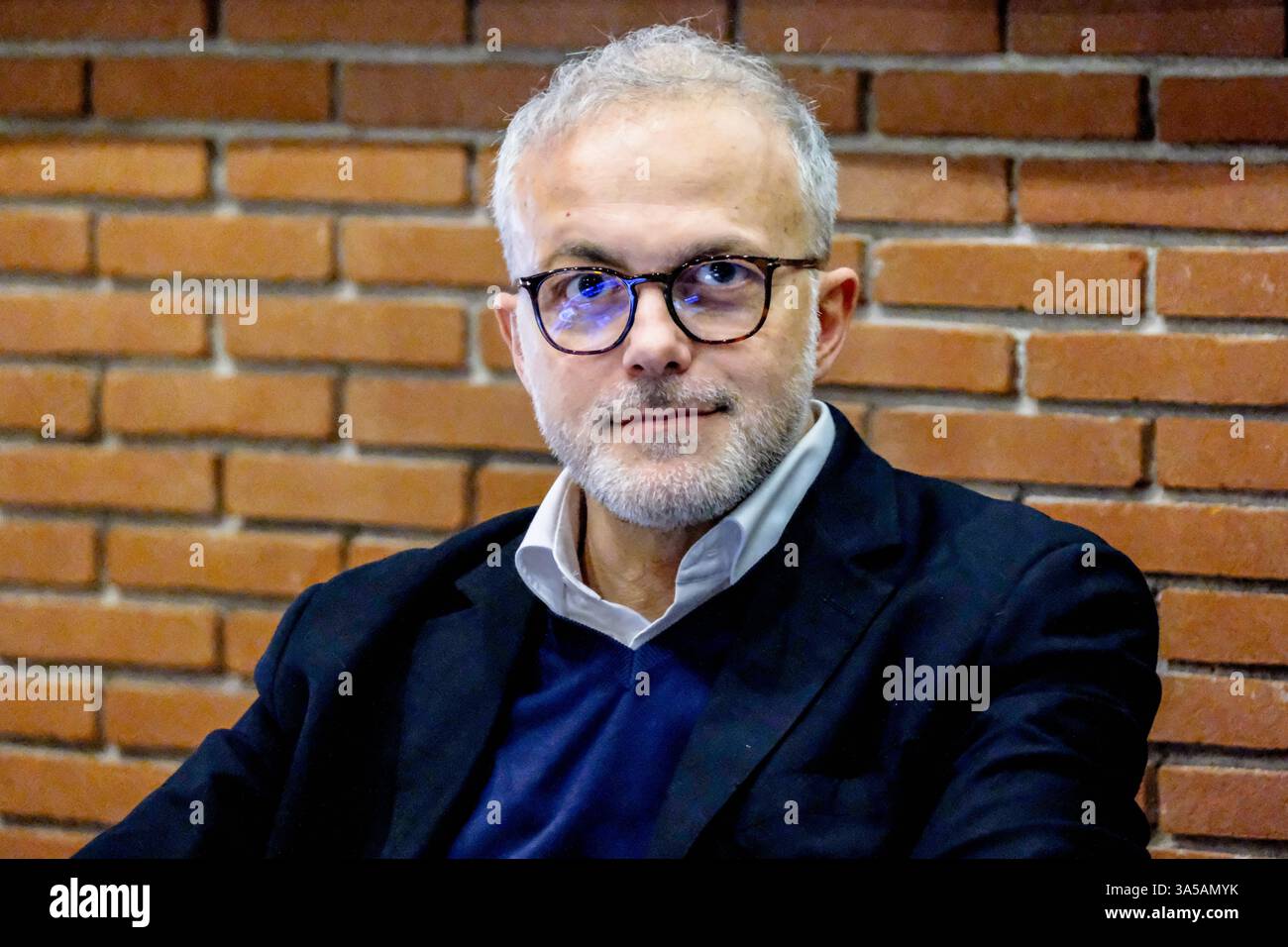 Ernesto Maria Ruffini presenta il suo libro 'Più uno. La politica dell ...