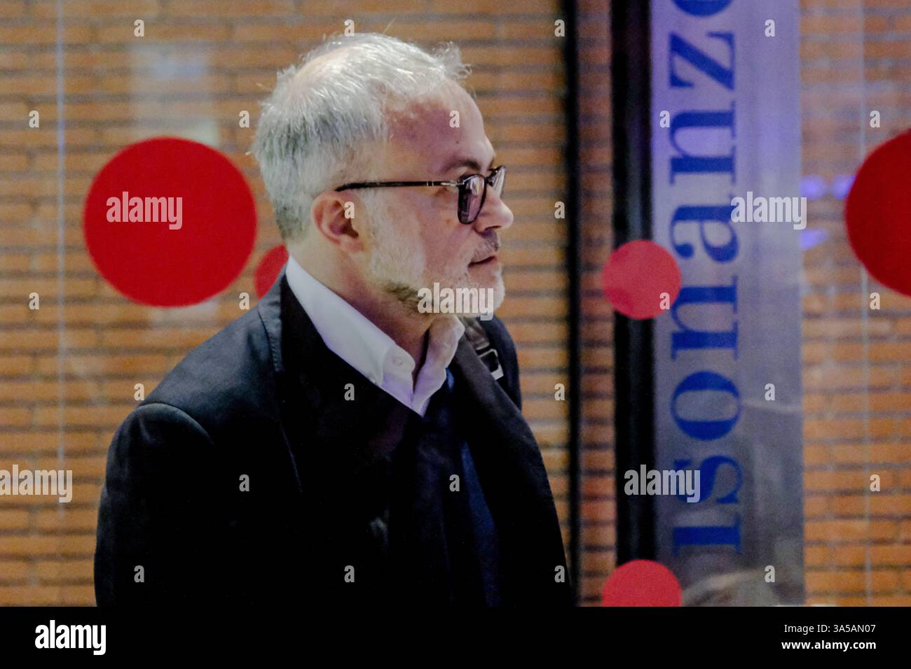 Ernesto Maria Ruffini presenta il suo libro 'Più uno. La politica dell ...