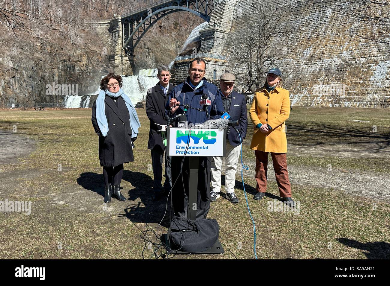 From left, Paul Rush, NYC DEP Deputy Commissioner for the Bureau of ...