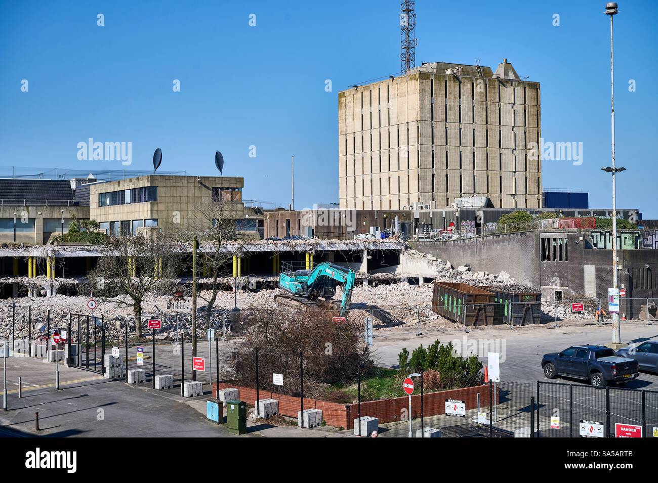 Demolition of the disused Courts and central police station in ...