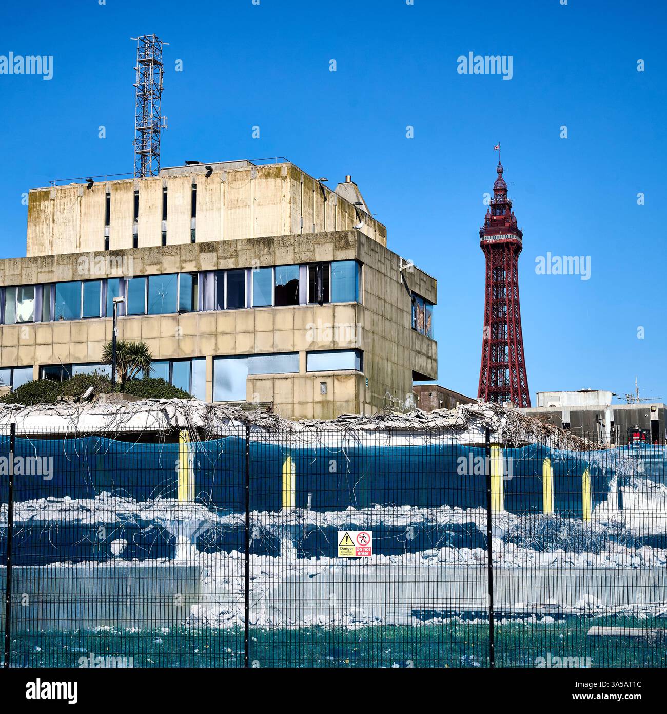 Demolition of the disused Courts and central police station in ...
