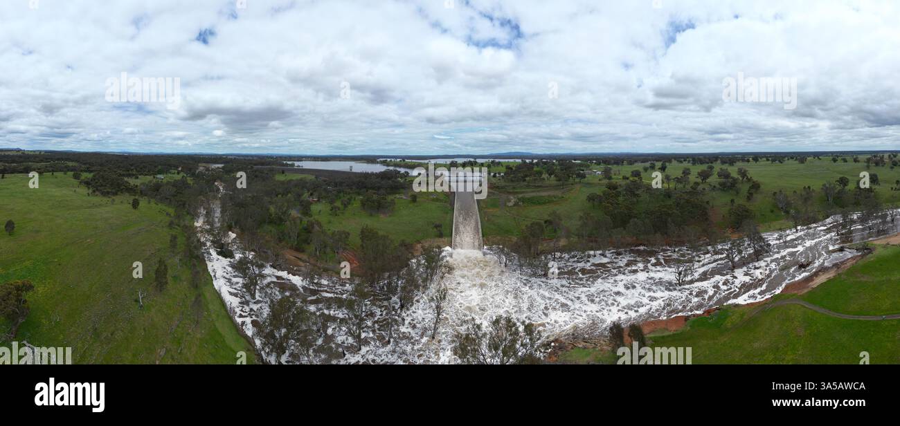Lake Eppalock dam spillway overflowing into the Campaspe River after ...