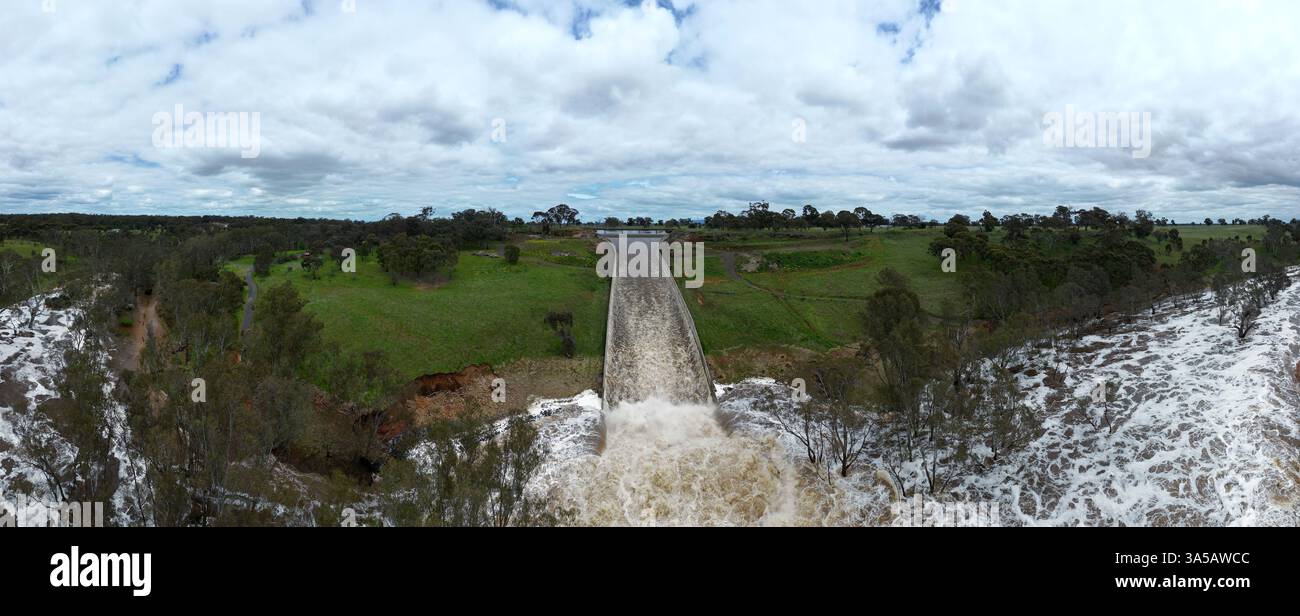 Lake Eppalock dam spillway overflowing into the Campaspe River after ...