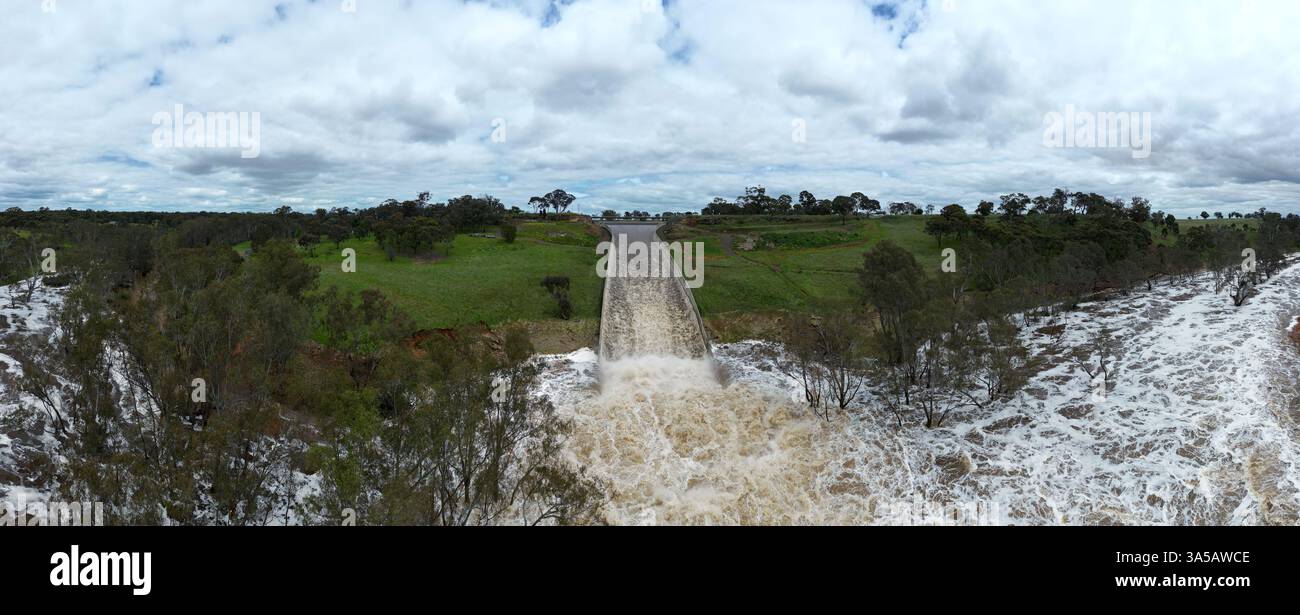 Lake Eppalock dam spillway overflowing into the Campaspe River after ...