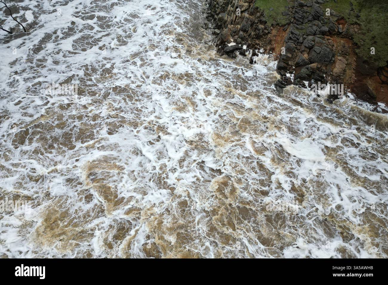Lake Eppalock dam spillway overflowing into the Campaspe River after ...