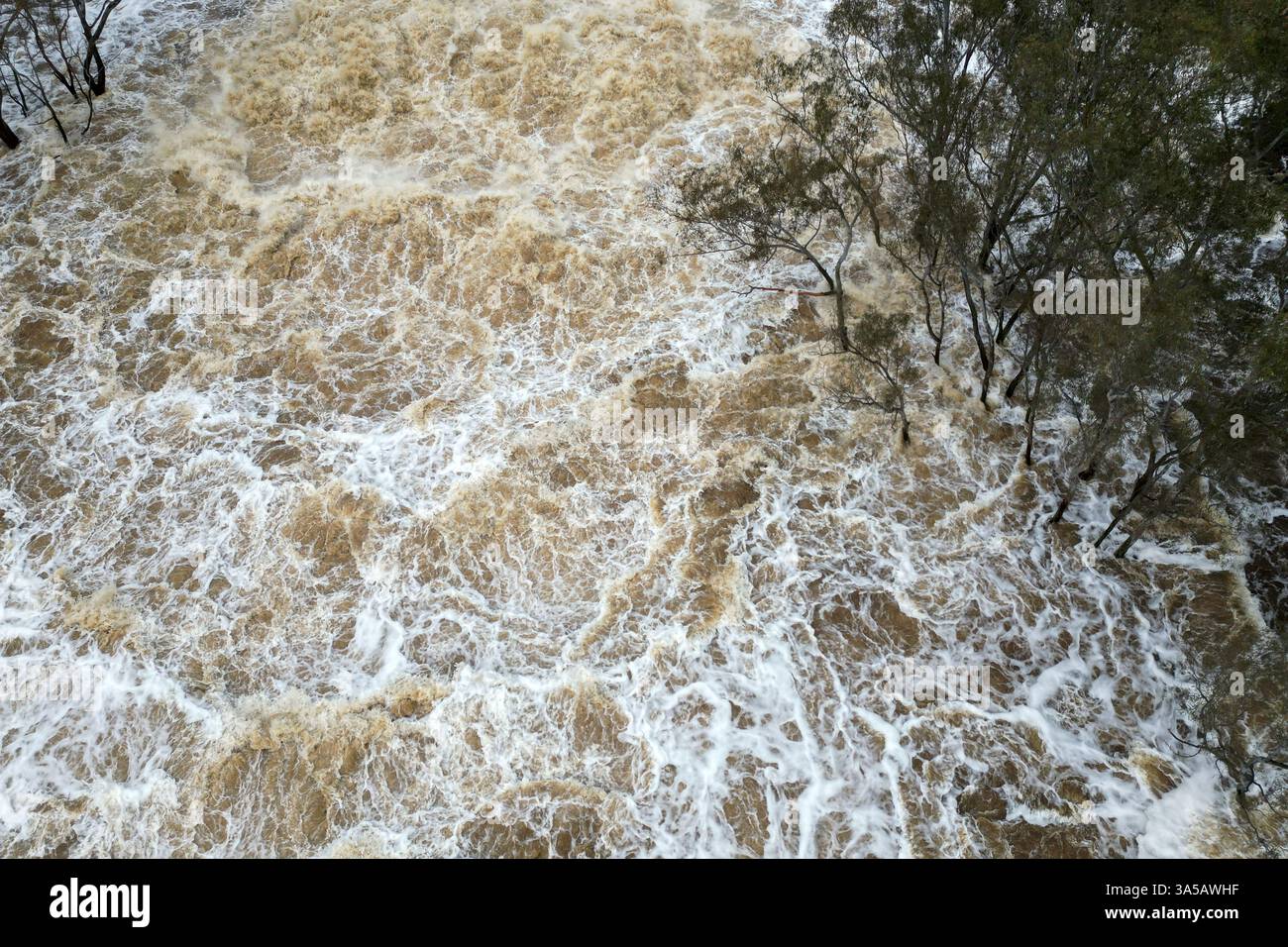 Lake Eppalock dam spillway overflowing into the Campaspe River after ...