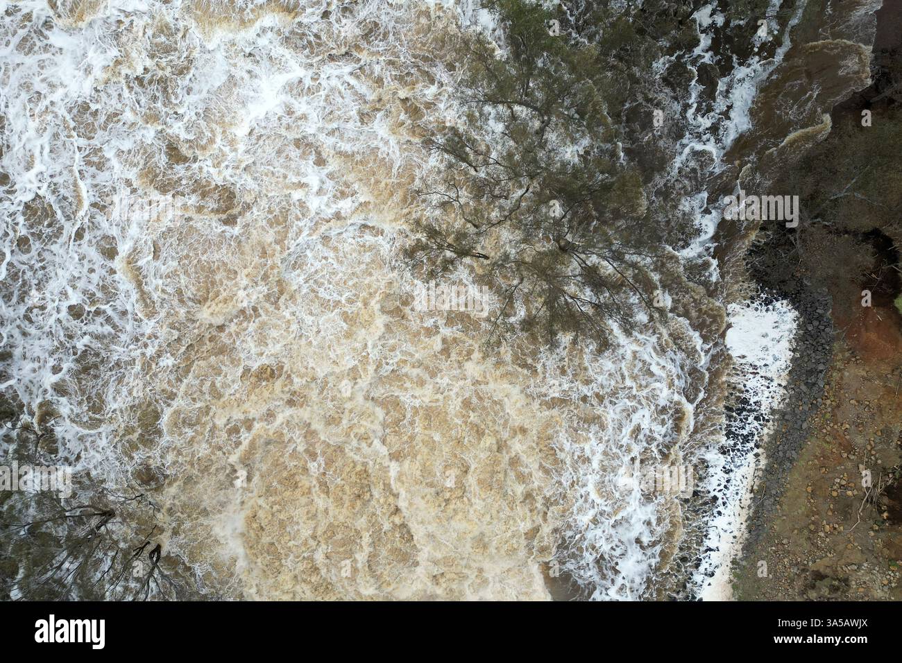 Lake Eppalock dam spillway overflowing into the Campaspe River after ...