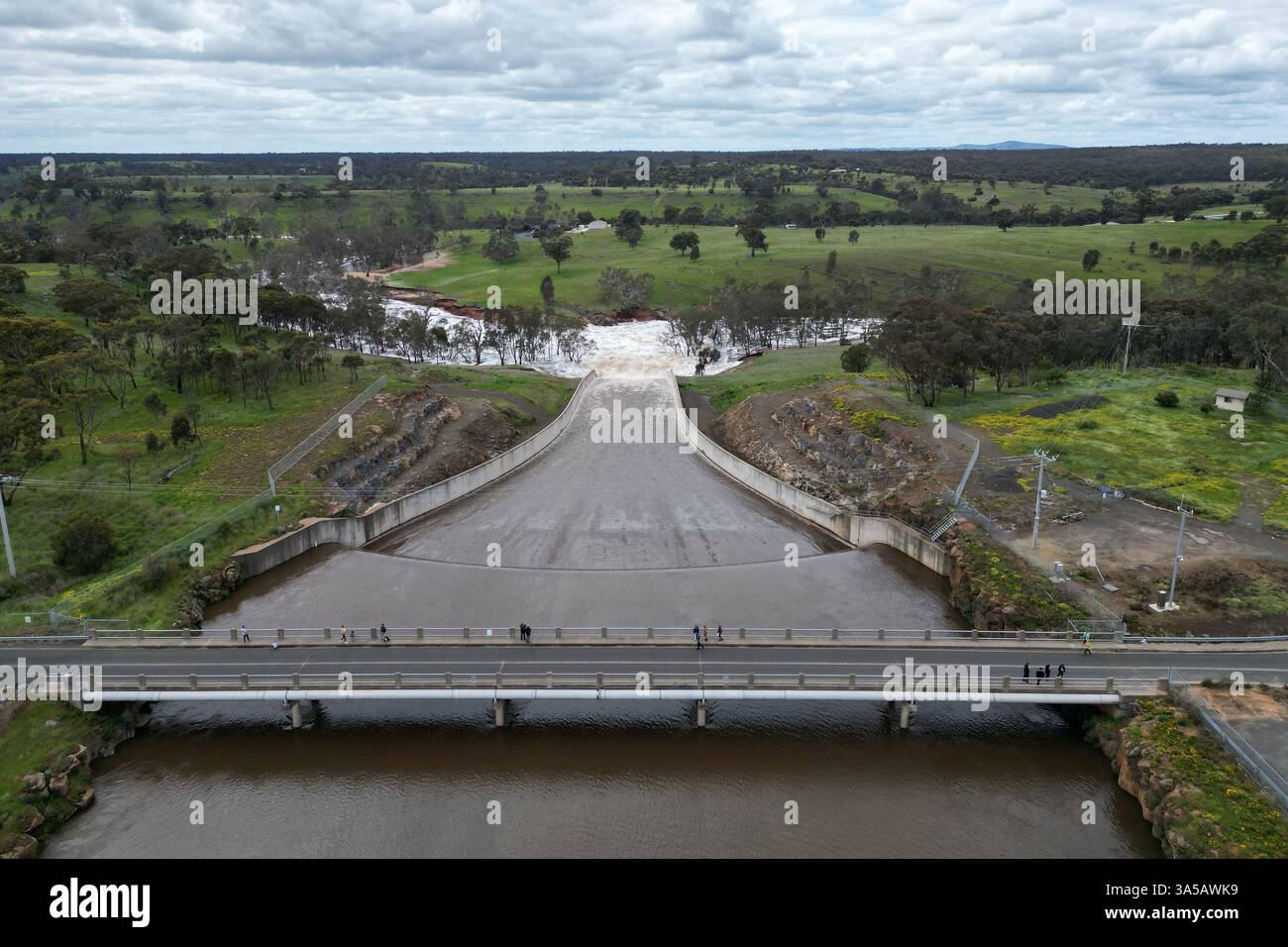 Lake Eppalock dam spillway overflowing into the Campaspe River after ...