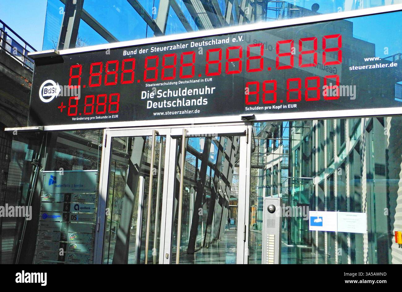 Schuldenuhr Deutschland steht auf 8 *** Germanys debt clock stands at 8 ...