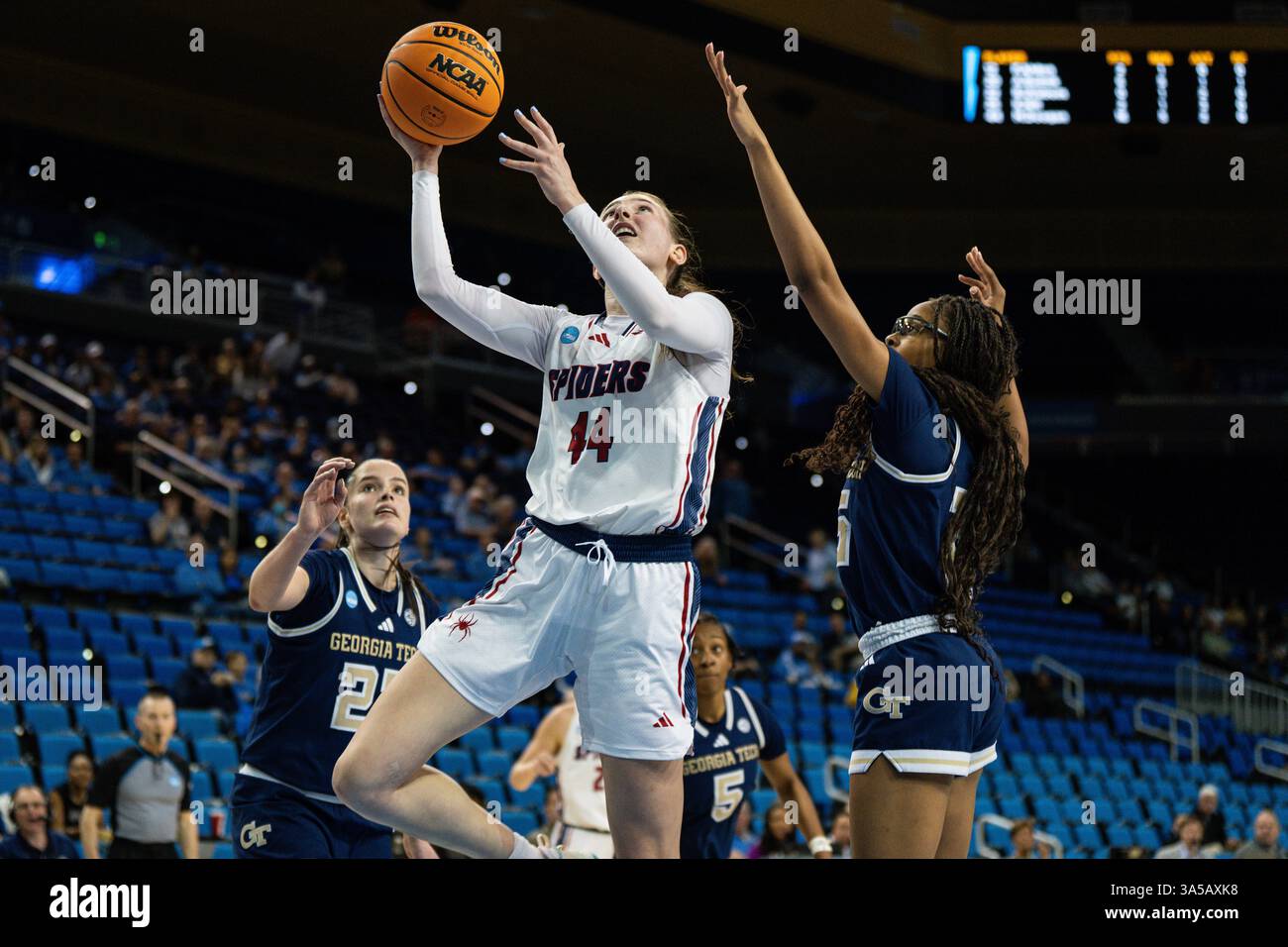Richmond Spiders forward Maggie Doogan (44) scores against Georgia Tech ...