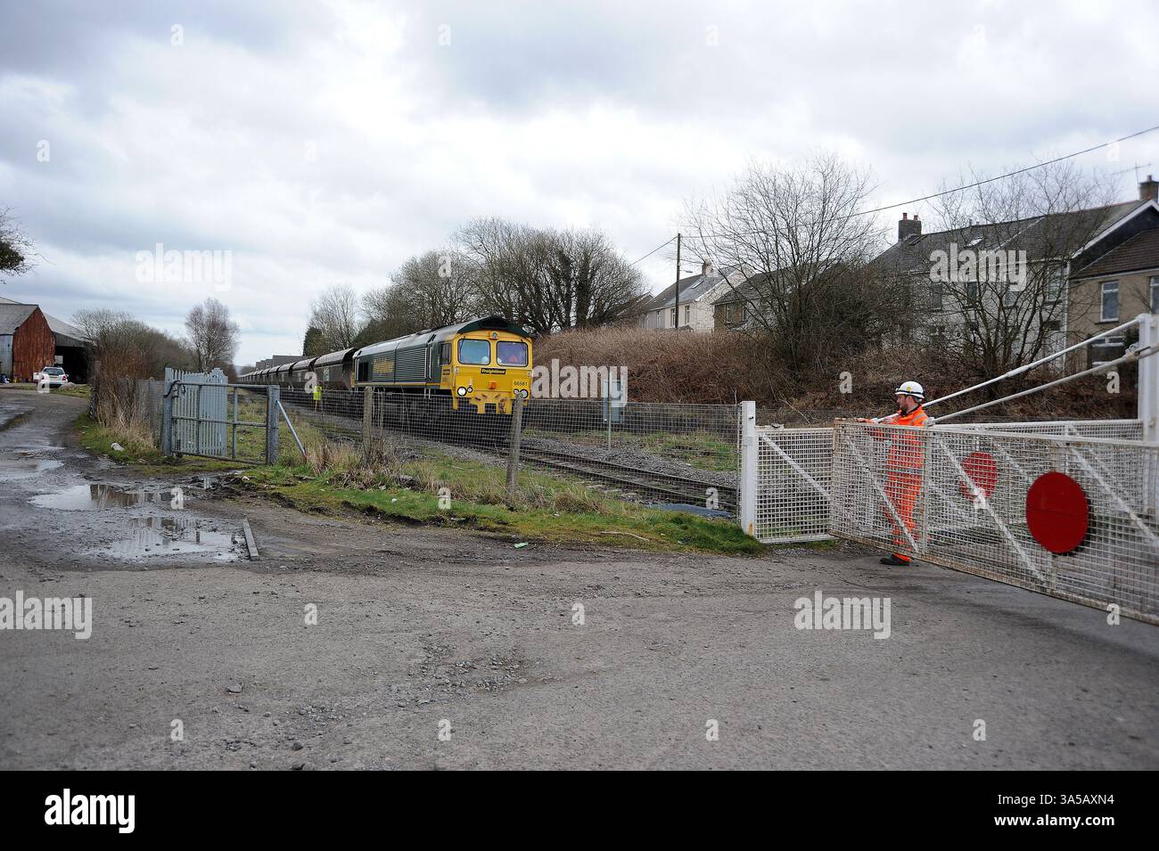 "66561" at Hirwaun Level Crossing with a train of empties for Tower ...