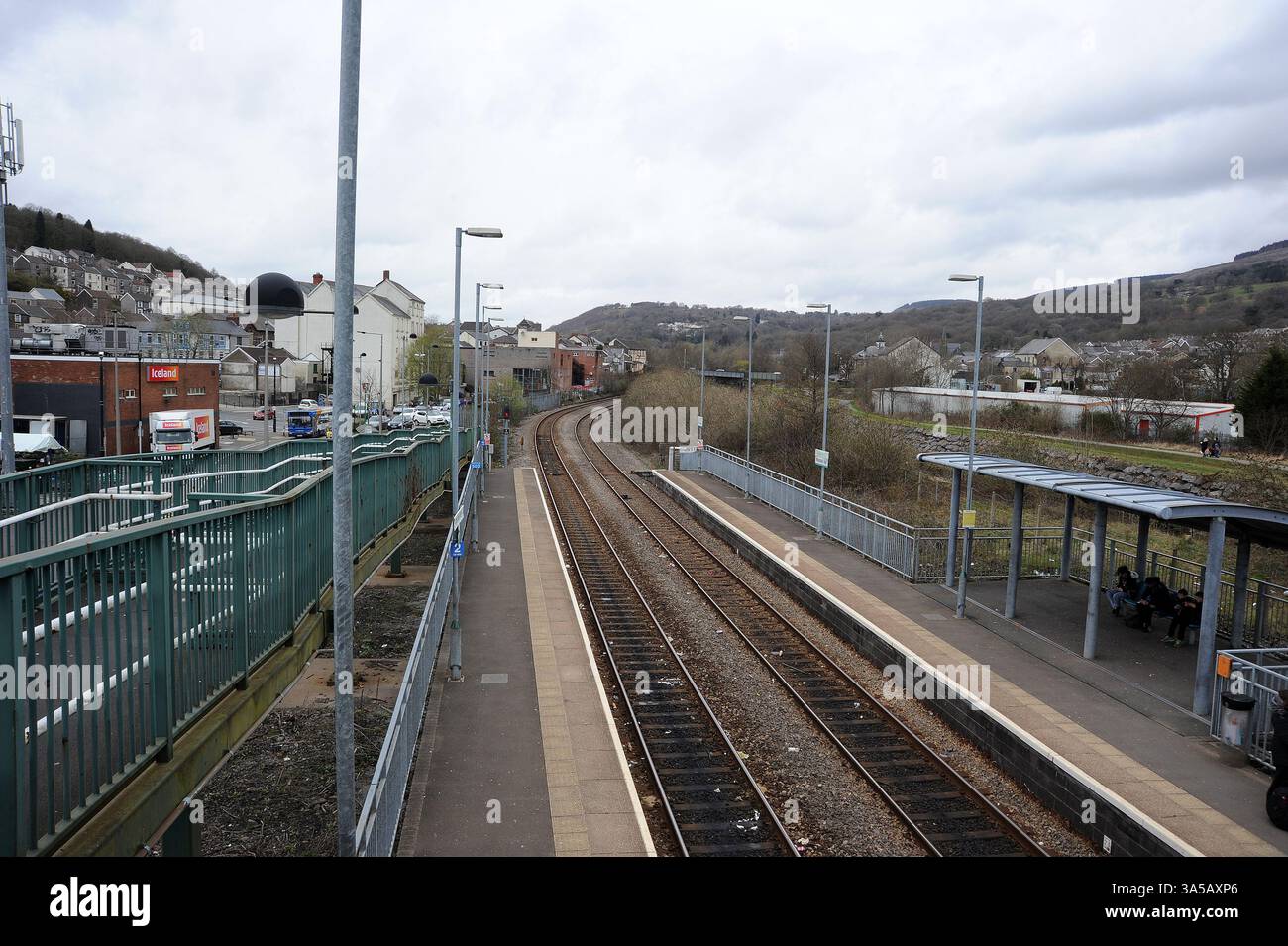 Looking north from the footbridge at Mountain Ash Station Stock Photo ...