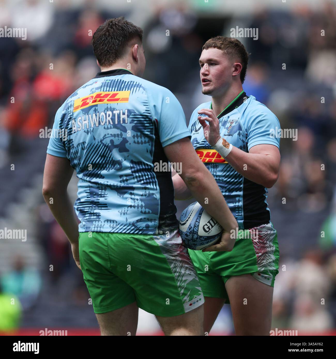 London, UK. 22nd Mar, 2025. Ben Waghorn of Harlequins warms up during ...