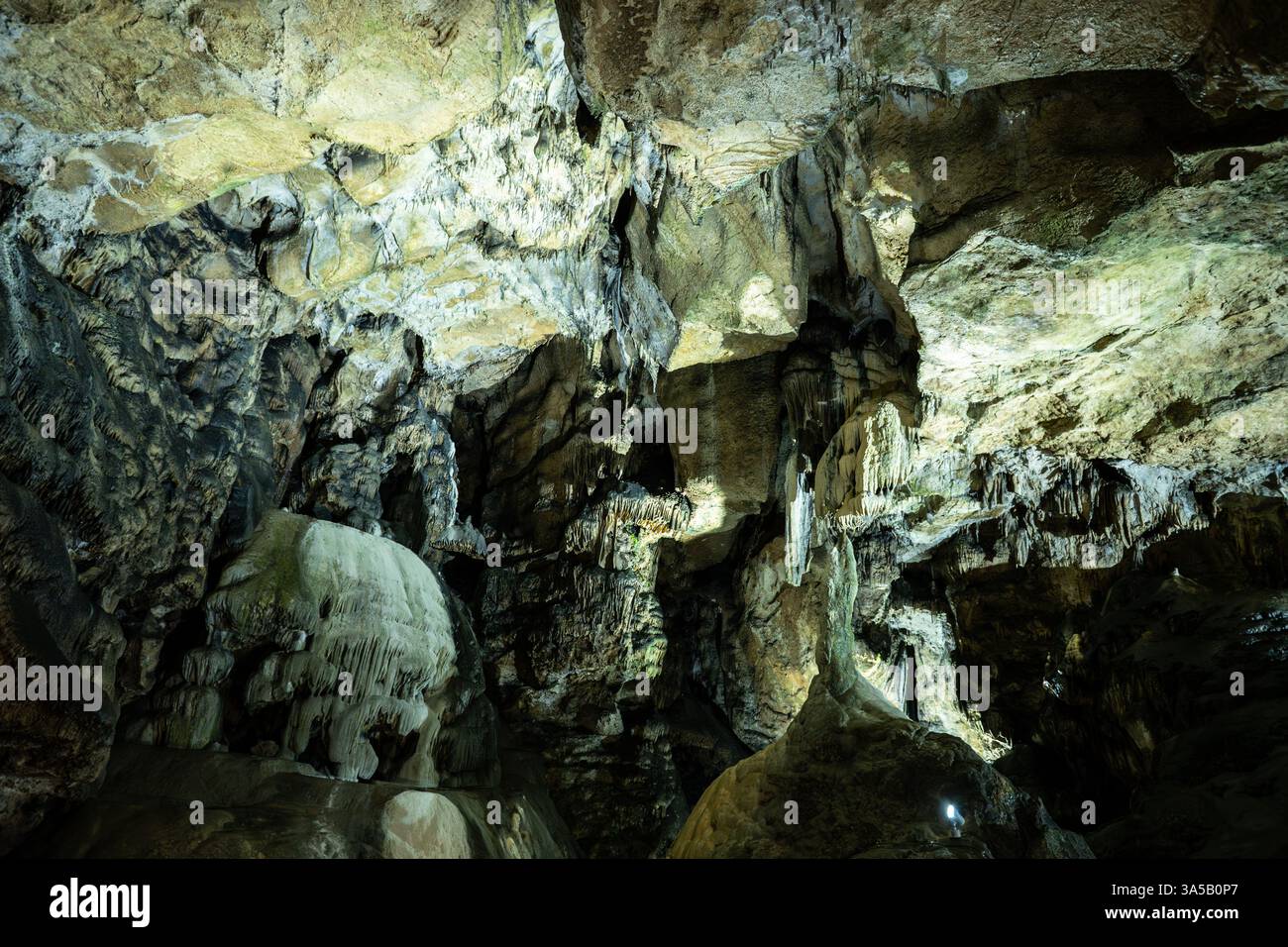 22 March 2025, Baden-Württemberg, Sonnenbühl: Stalactites can be seen ...