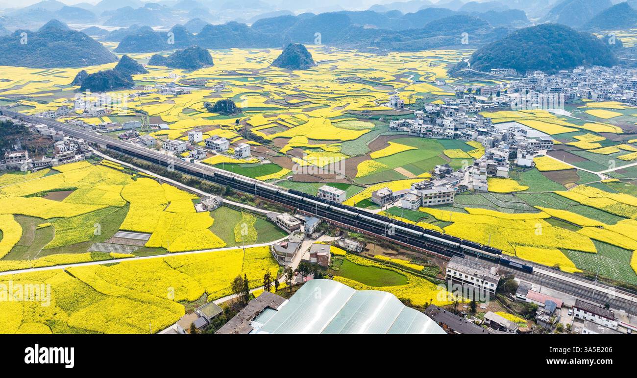 (250322) -- PUDING, March 22, 2025 (Xinhua) -- An aerial drone photo ...