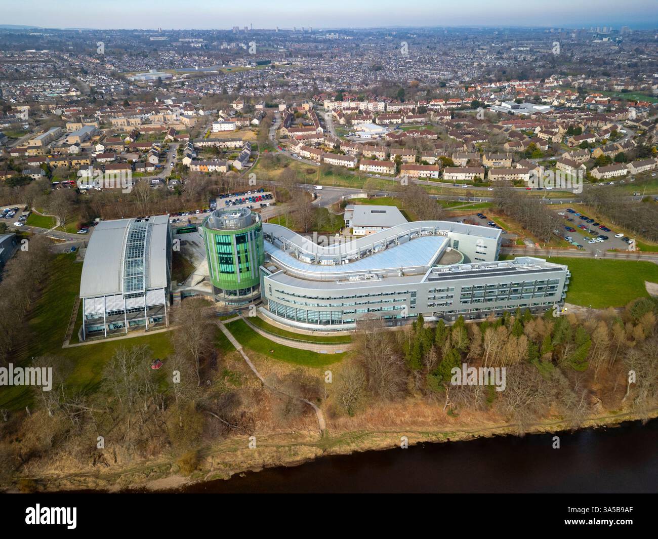 Aerial view of Robert Gordon University (RGU) on the River Dee in ...