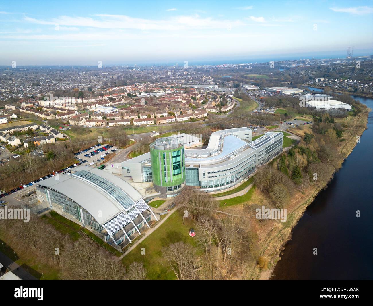 Aerial view of Robert Gordon University (RGU) on the River Dee in ...