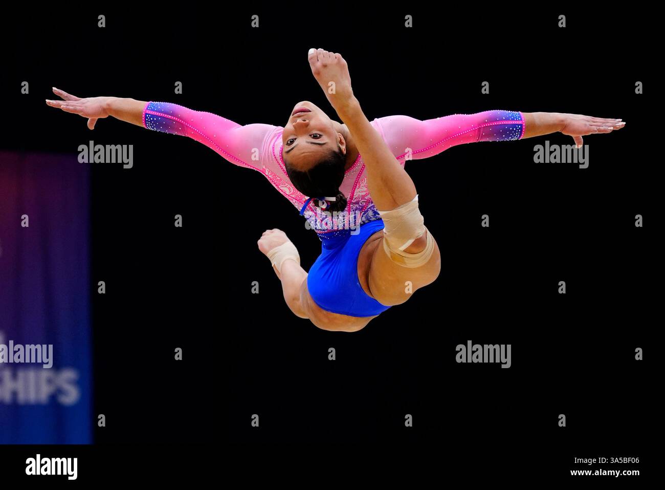 Alia Leat performs her floor routine on day three of the 2025 Artistic ...