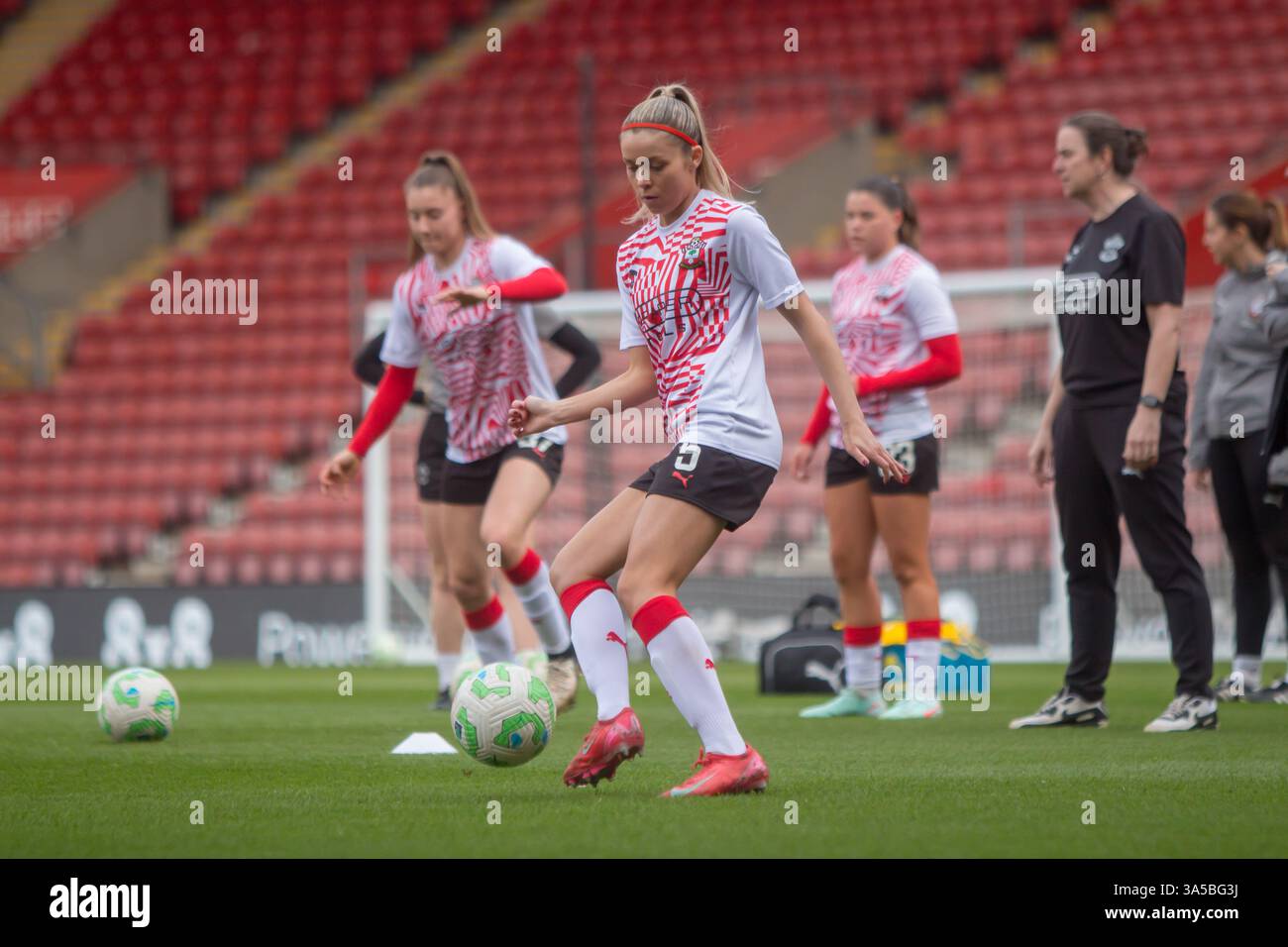 Southampton, UK. 22nd Mar, 2025. Laila Harbert (5 Southampton) warming ...