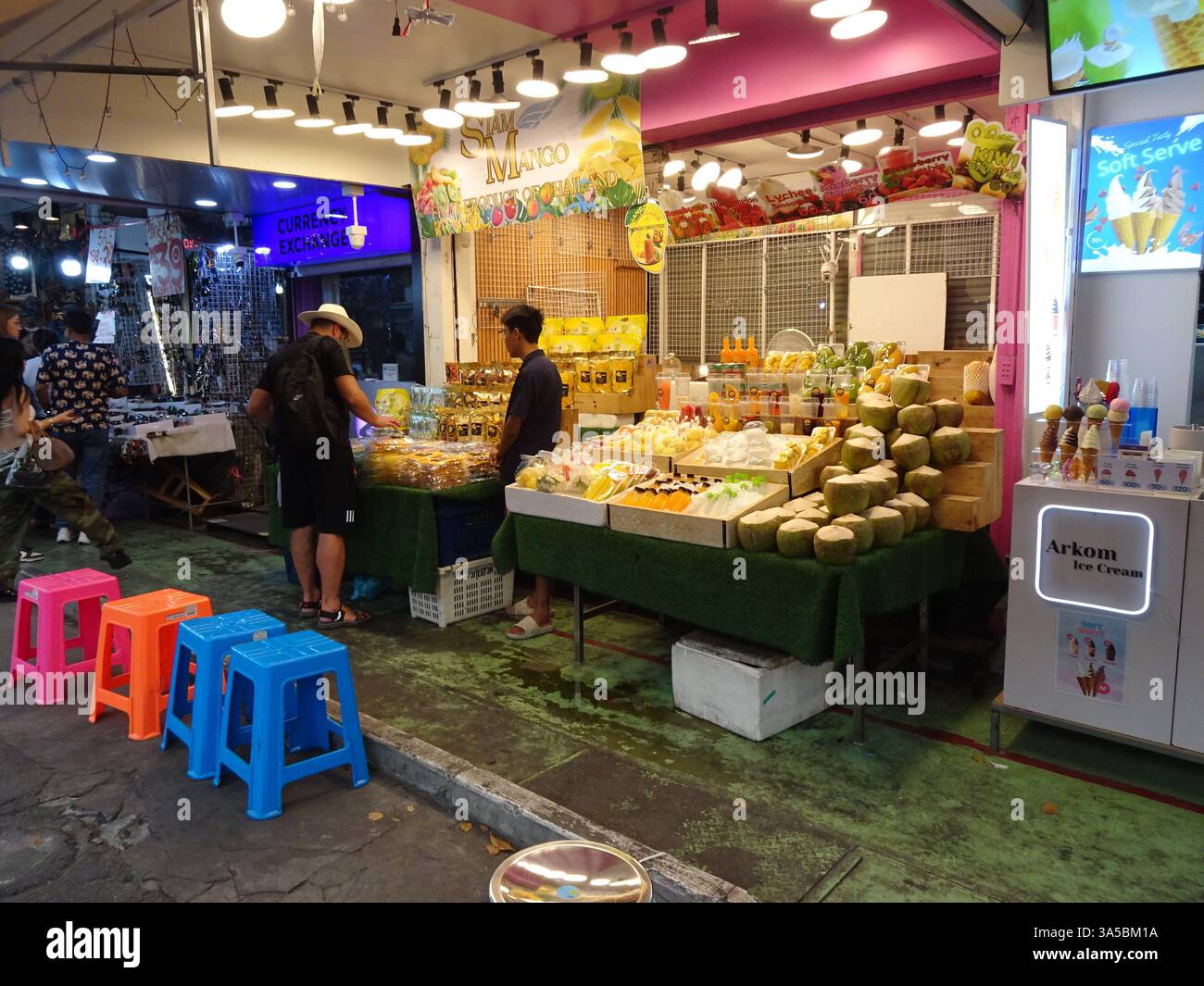 RECORD DATE NOT STATED Obst, Kokosnüsse, Chatuchak Weekend Market ...