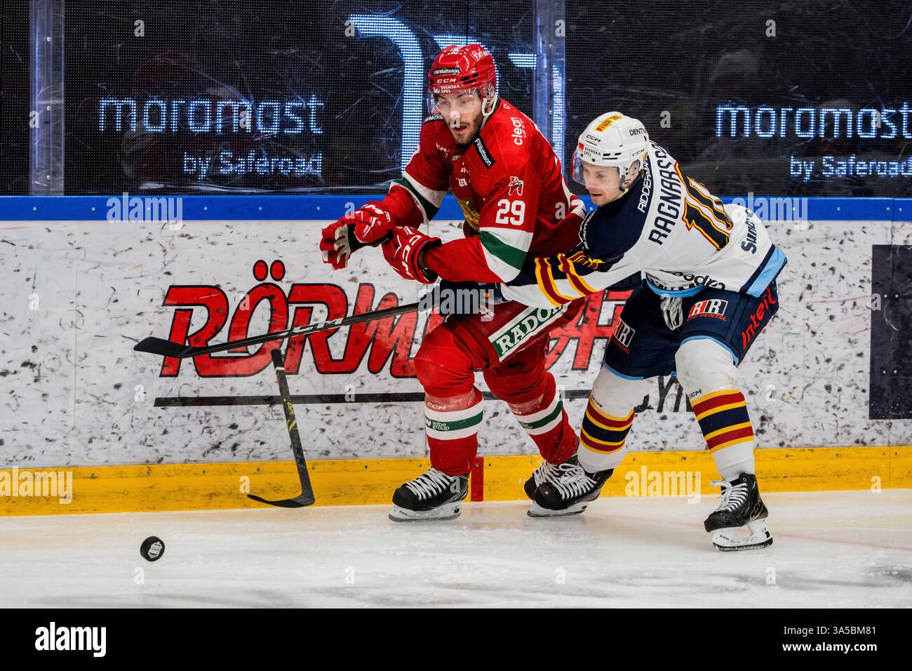 Mora, Sverige. 22nd Mar, 2025. 250322 Moras Johan Persson och Djurgårdens Jakob Ragnarsson under ...