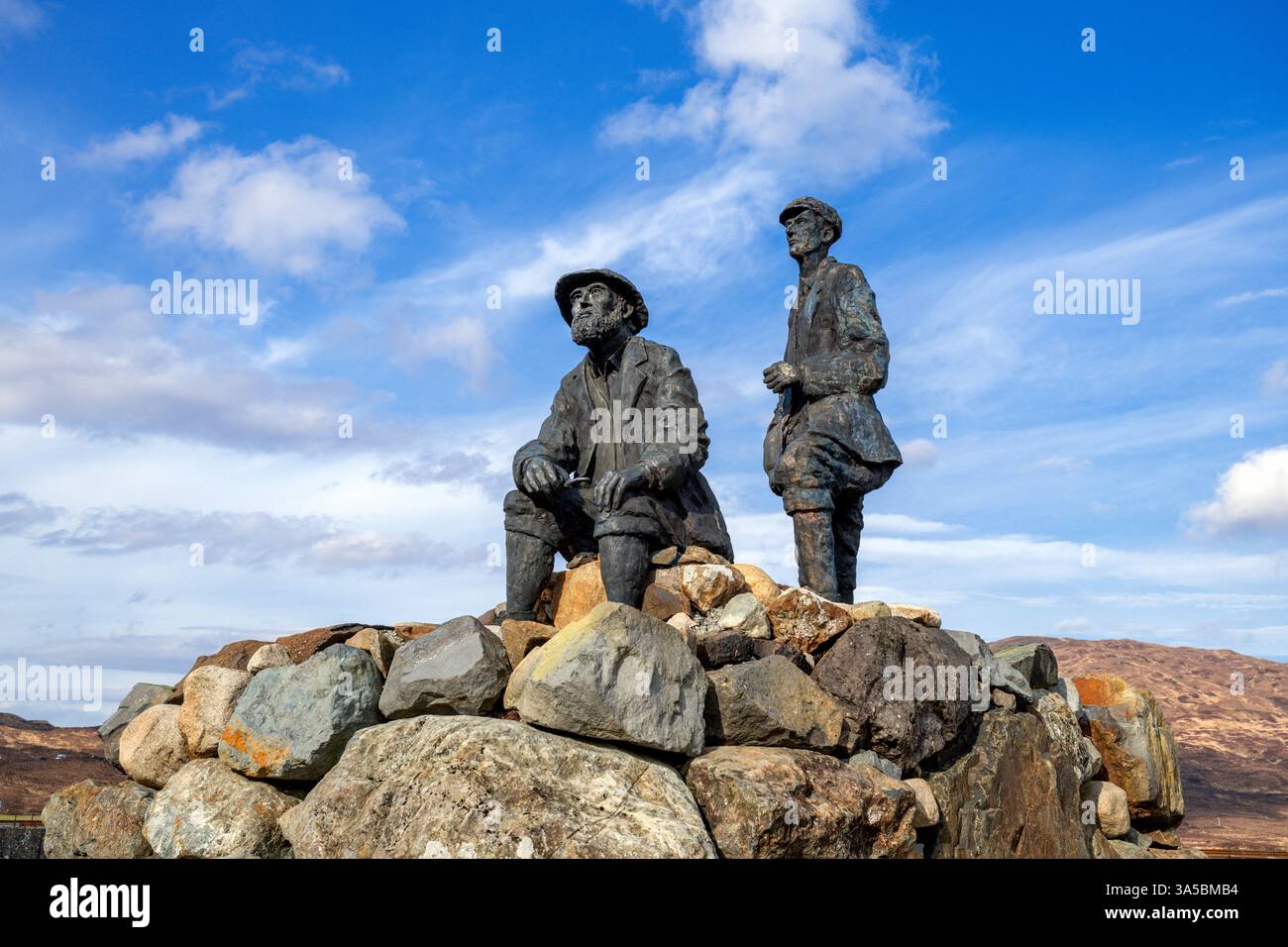 Collie and MacKenzie Statue at Sligachan Bridge, Isle of Skye, Scotland ...