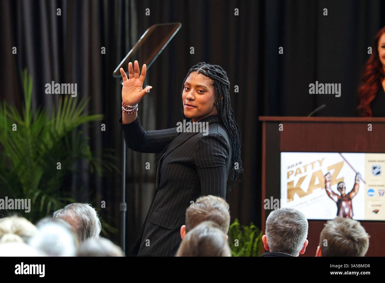 March 22nd, 2025: Laila Edwards of the Wisconsin Badgers waves during ...