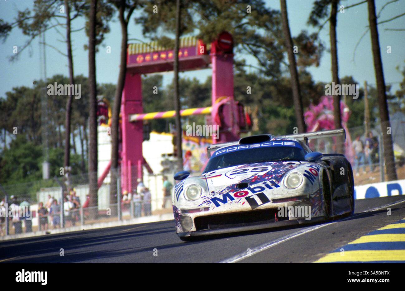 LE MANS 24 HOURS 1996 - Porsche 911 GT1 - Hans-Joachim Stuck (D)Bob ...