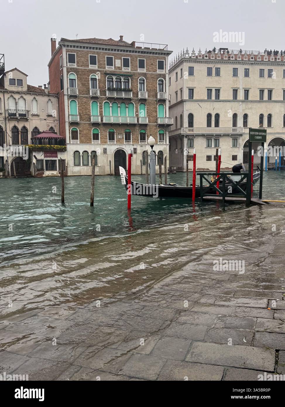 Venice Cityscape Gondola in Rainy Stock Photo - Alamy