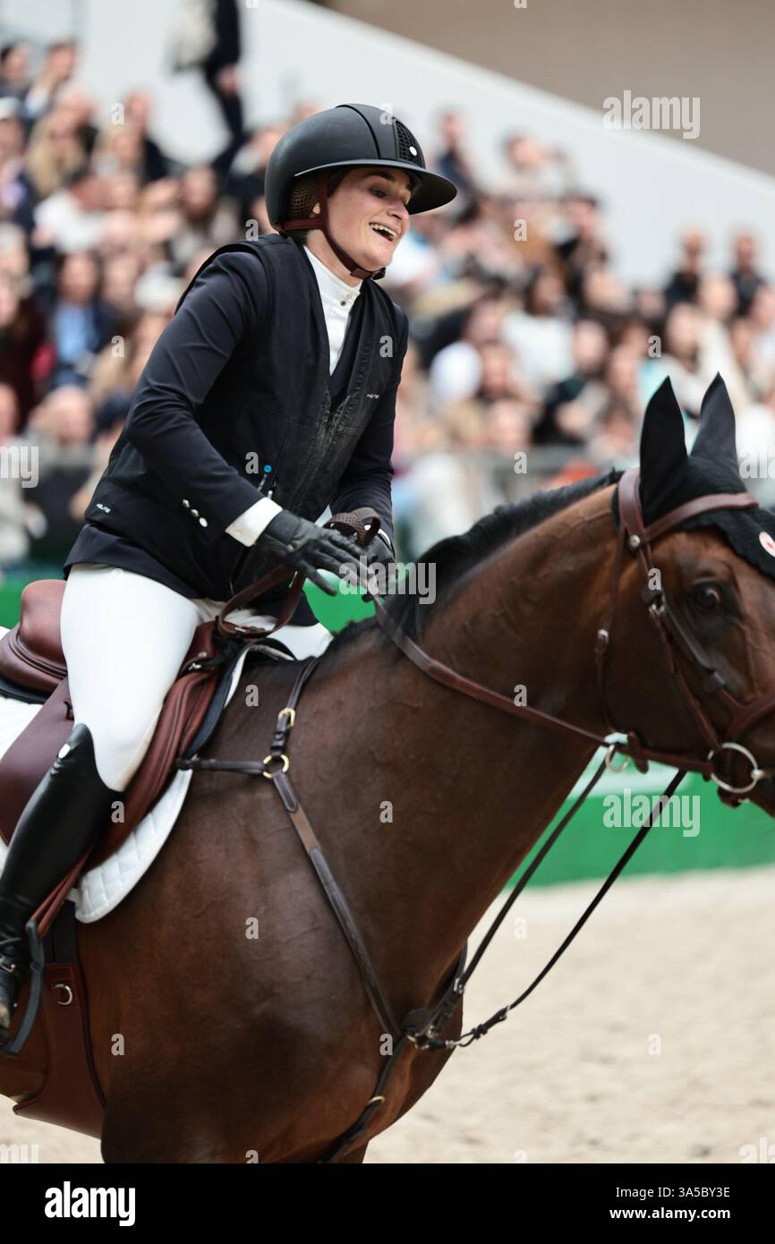 Jeanne SADRAN of France with Dexter de kerglenn during the Saut Hermès ...