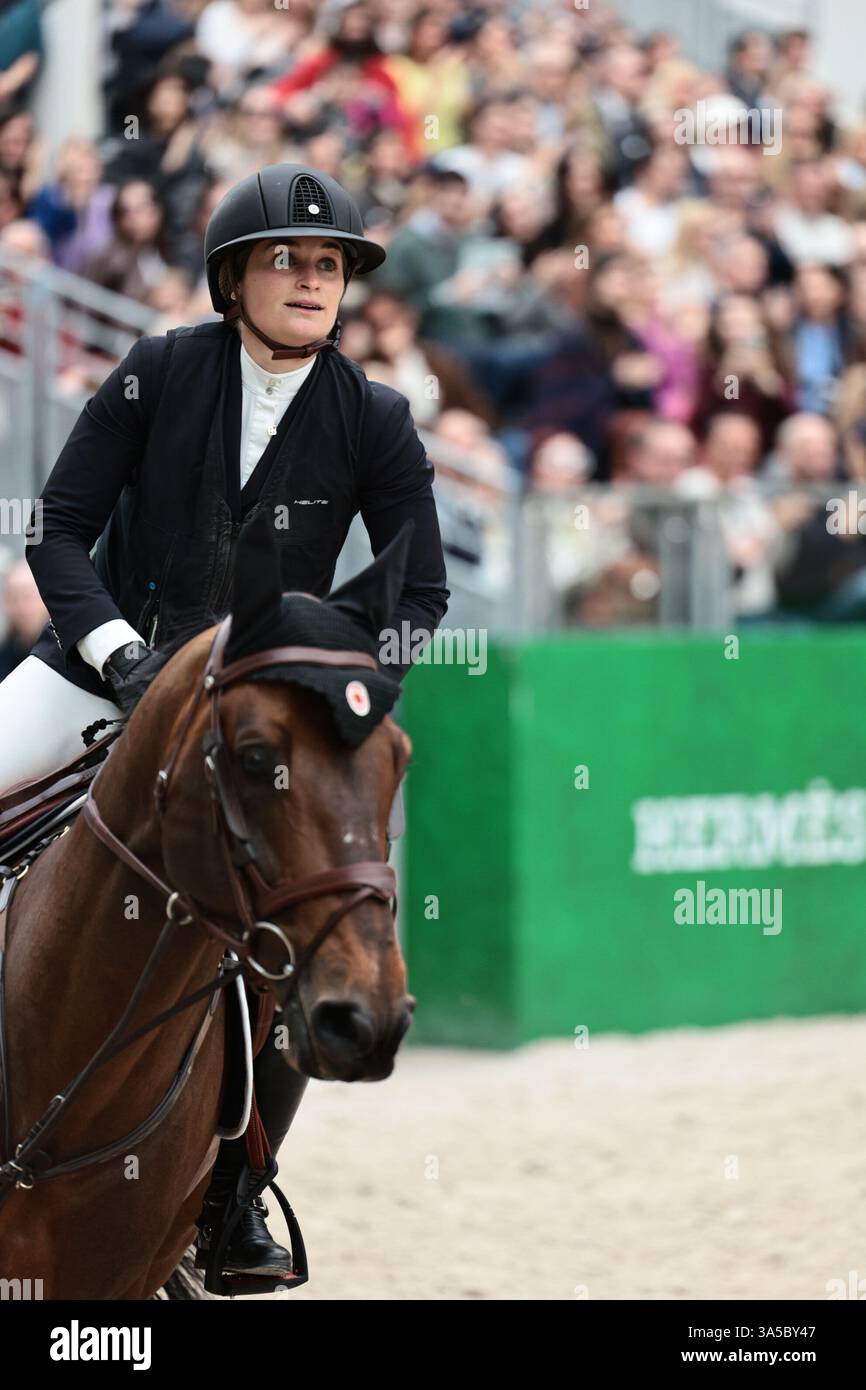Jeanne SADRAN of France with Dexter de kerglenn during the Saut Hermès ...