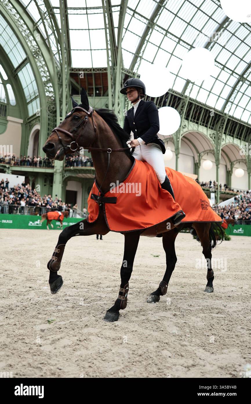 Jeanne SADRAN of France with Dexter de kerglenn during the Saut Hermès ...