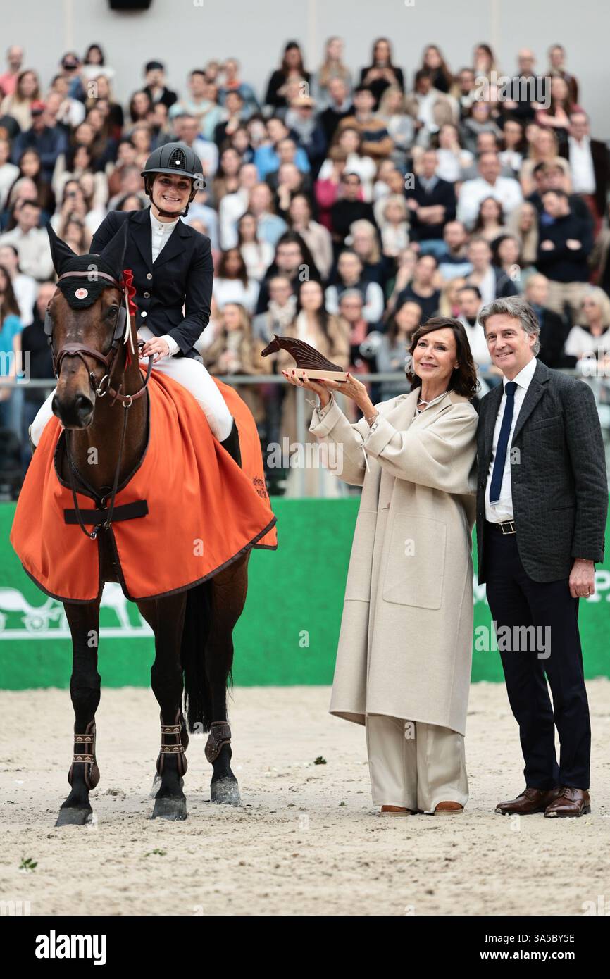 Jeanne SADRAN of France with Dexter de kerglenn during the Saut Hermès ...
