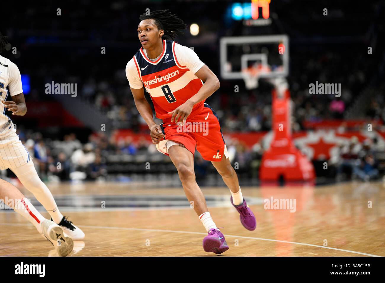 Washington Wizards guard Bub Carrington (8) in action during the first ...
