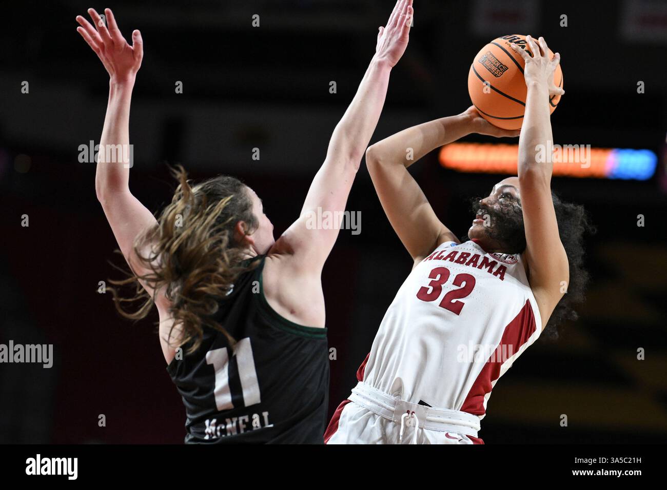 Alabama guard Aaliyah Nye (32) shoots the ball over Green Bay guard ...