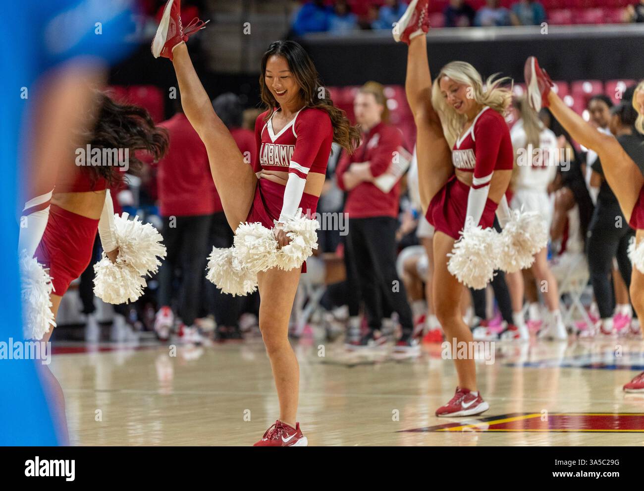 Alabama cheerleaders hi-res stock photography and images - Alamy