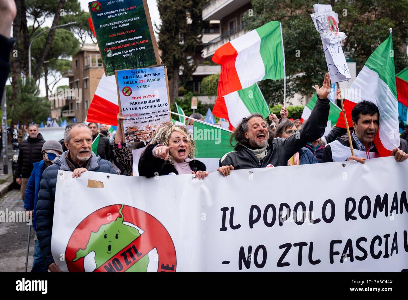 March 22, 2025, Rome, Rm, Italy: Hundreds of citizens participate in ...
