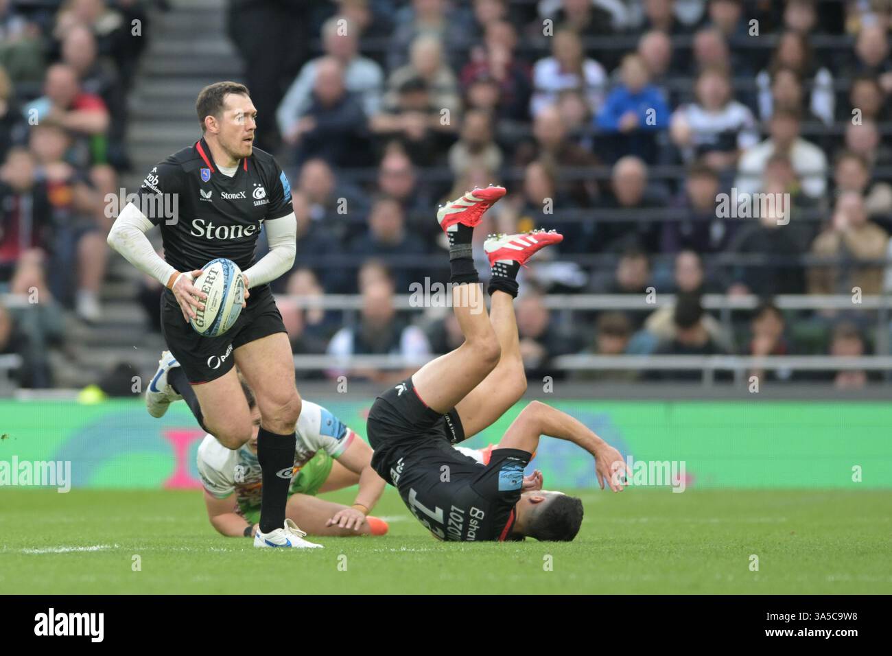 Alex Goode of Saracens with the ball during the Gallagher Premiership ...