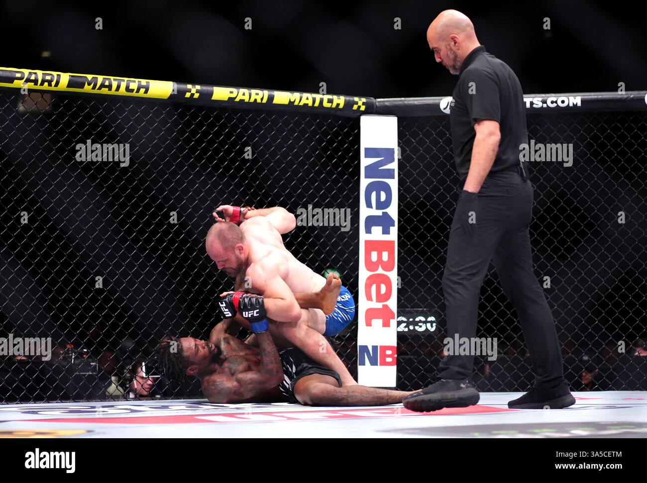 Gunnar Nelson (right) in action against Kevin Holland in the ...