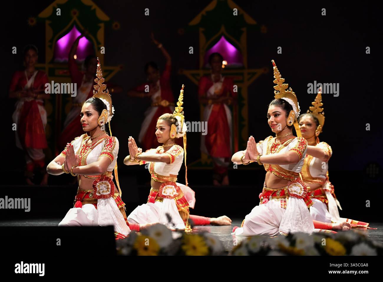 Pabasara Vidurangi (L), Preathiba Wickramasinghe (2nd L), Ranmalee ...